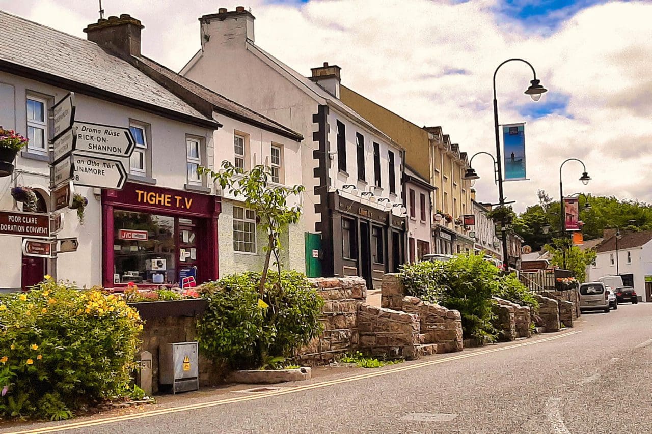 Leitrim Village - Oomi